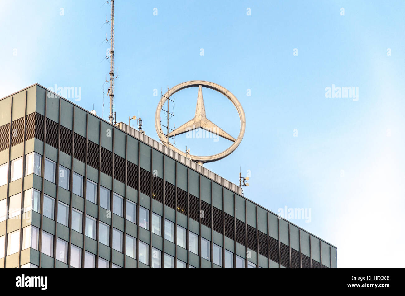 Mercedes benz logo hi-res stock photography and images - Alamy