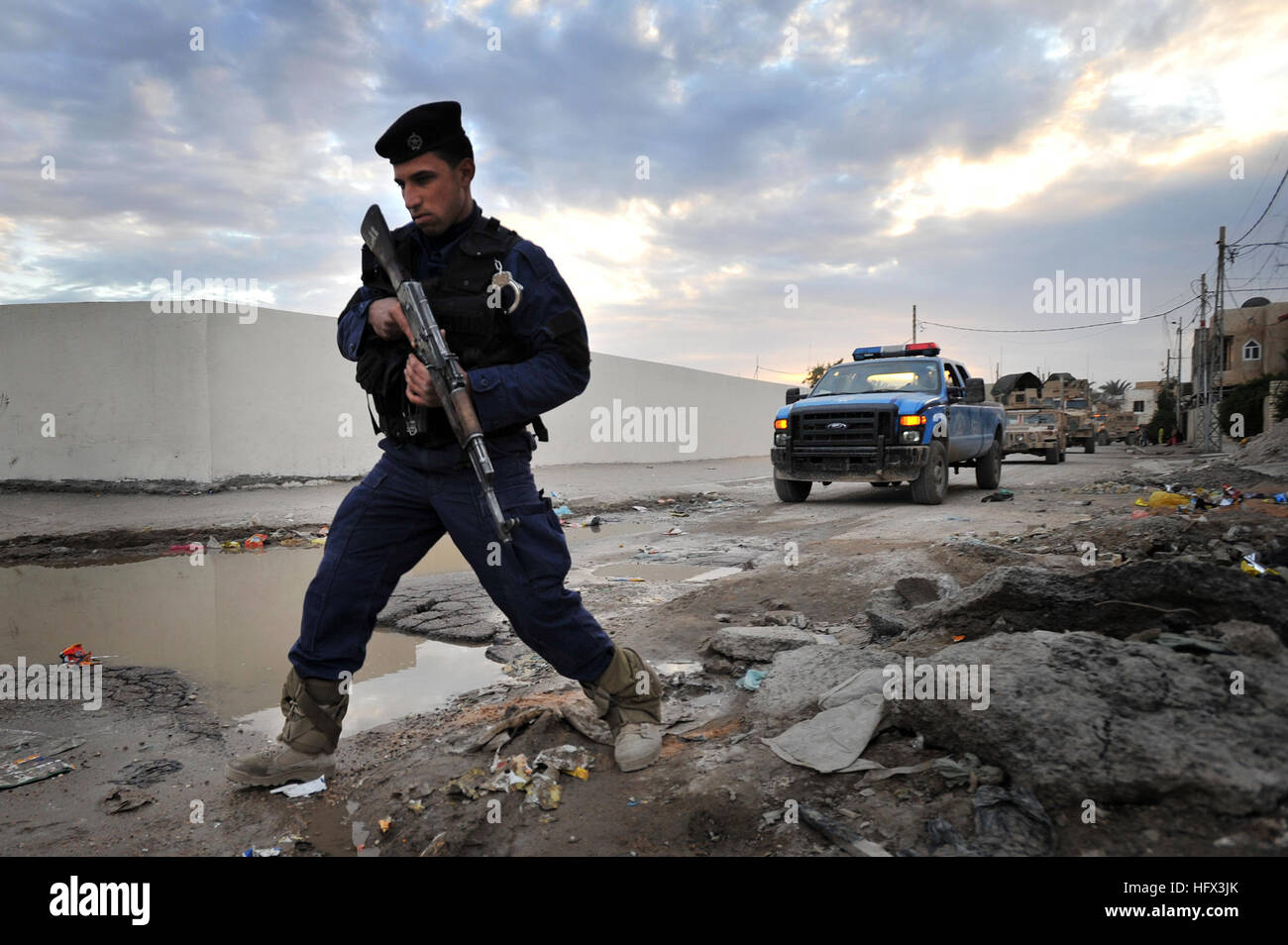 081220-N-1810F-342 BAGHDAD, Iraq (Dec. 17, 2008) An Iraqi policeman ...