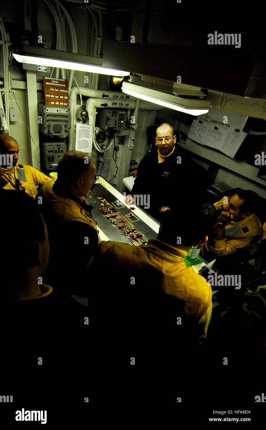 Control center us aircraft carrier hi-res stock photography and images ...