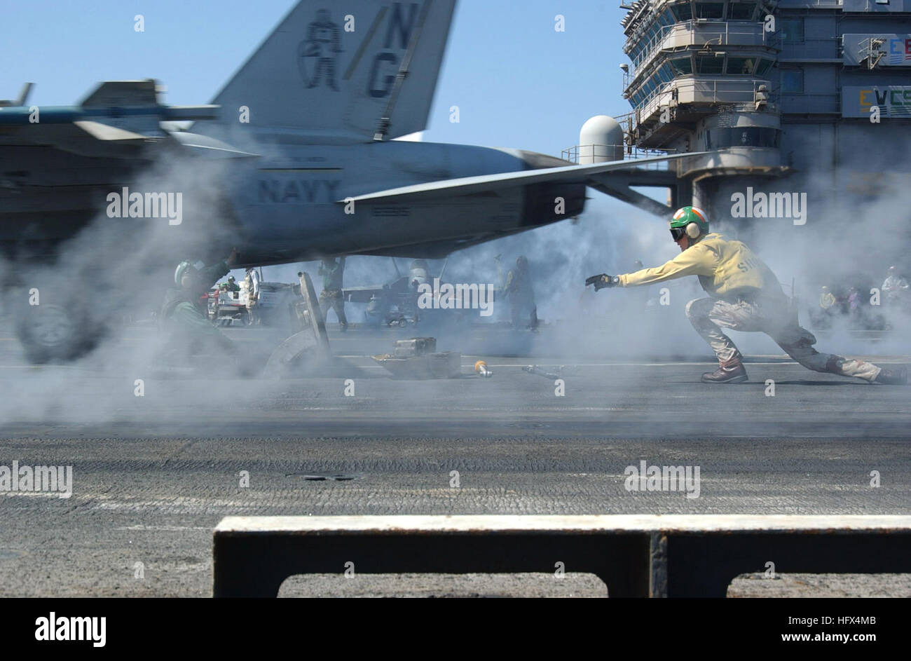 Catapult shooter hi-res stock photography and images - Alamy