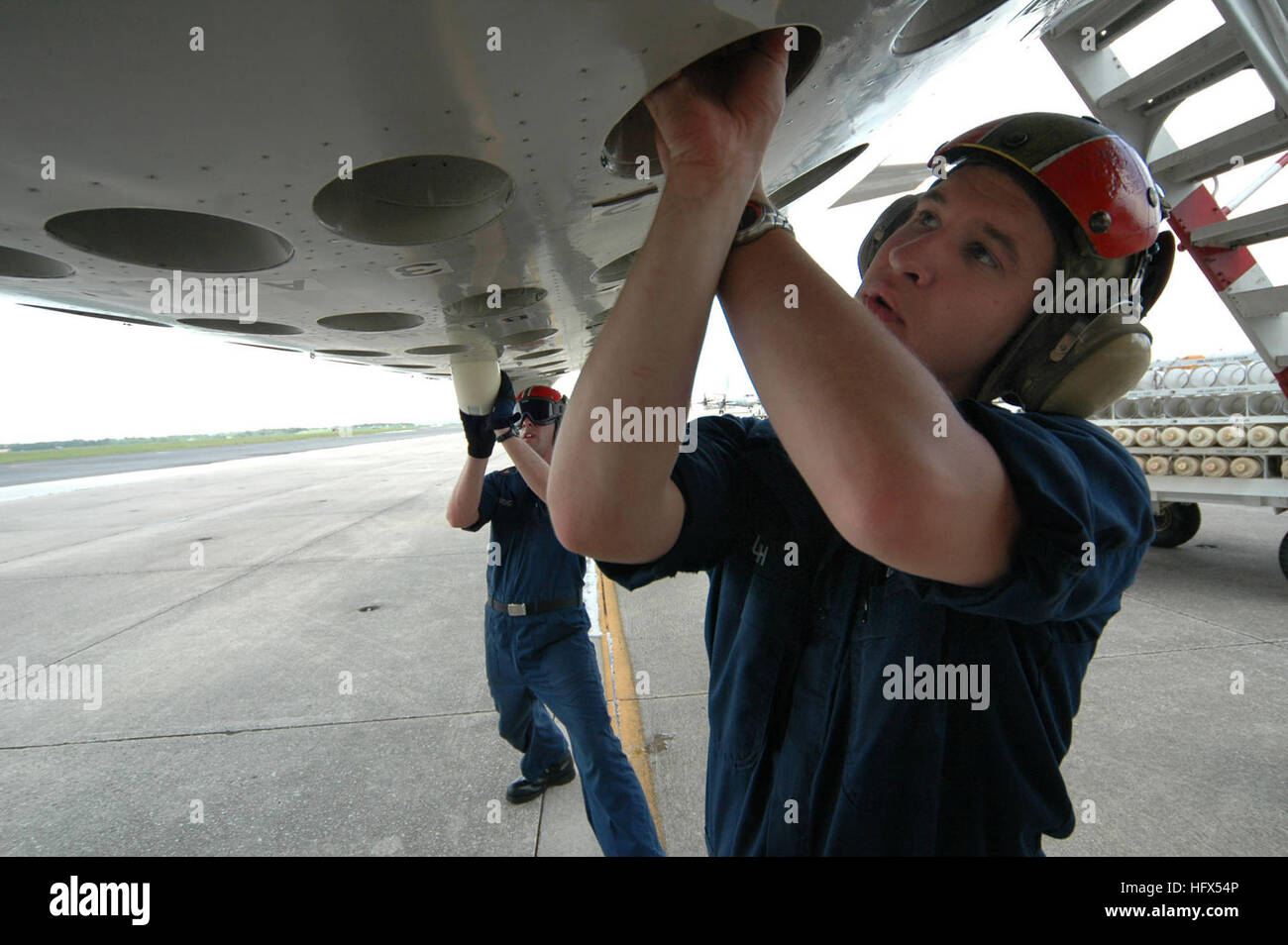 050711-N-8228R-019 Jacksonville, Fla. (June 12, 2005) - Aviation ...