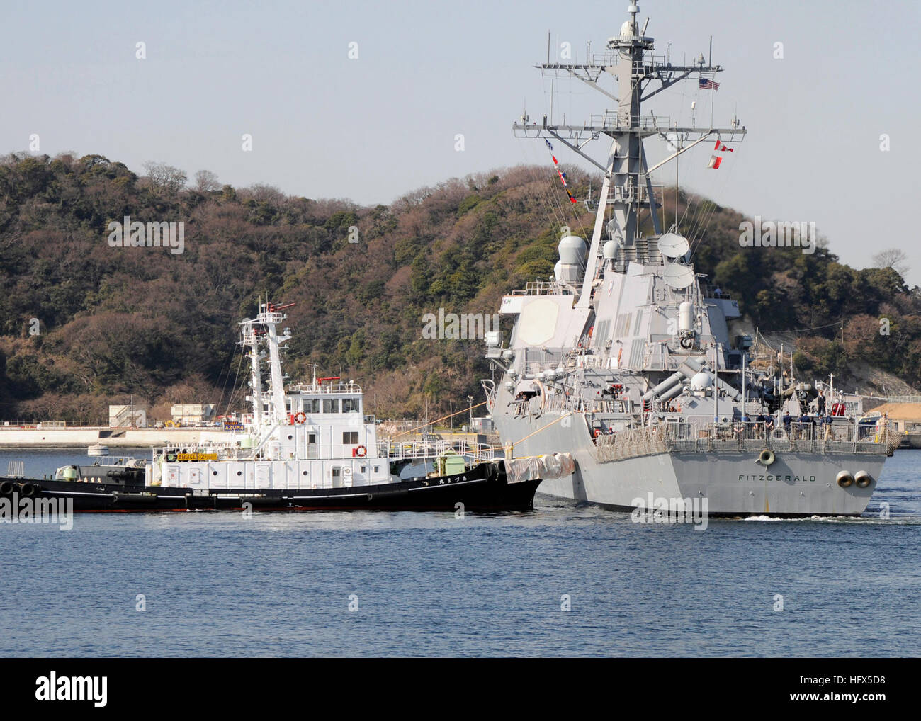 The tugboats Azuma and Shima guide the Arleigh Burke-class guided ... The tugboats Azuma and Shima guide the Arleigh Burke-class guided ...