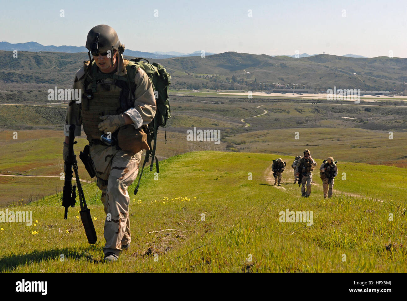090218-N-1045B-083 CAMP PENDLETON, Calif. (Feb. 18, 2009) Sailors ...