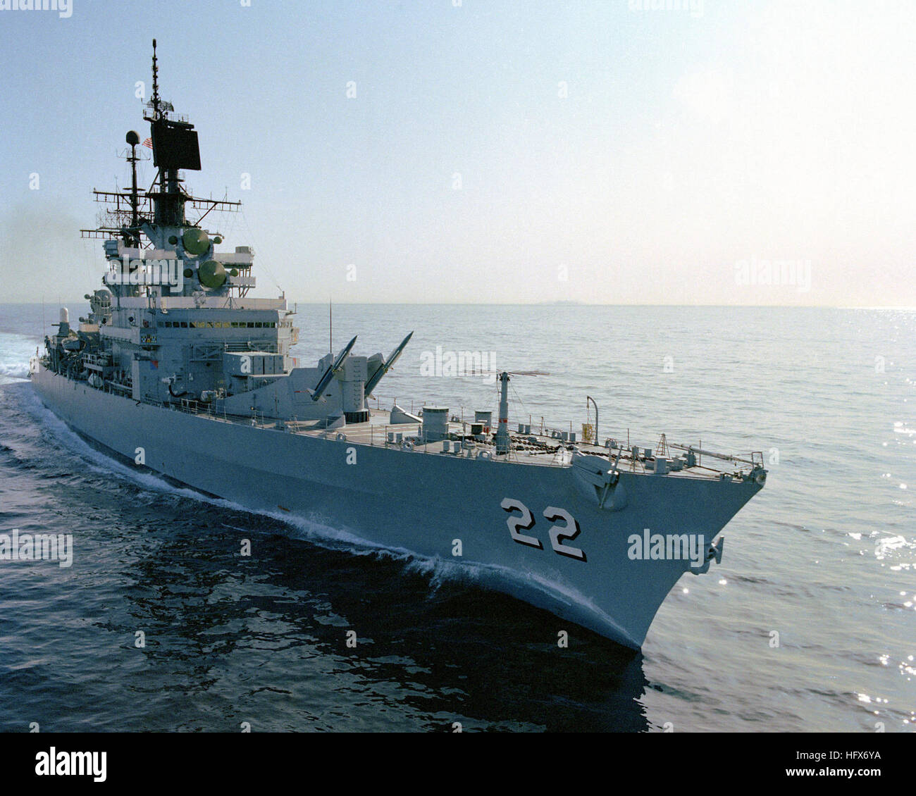 A starboard bow view of the guided missile cruiser USS ENGLAND (CG 22 ...
