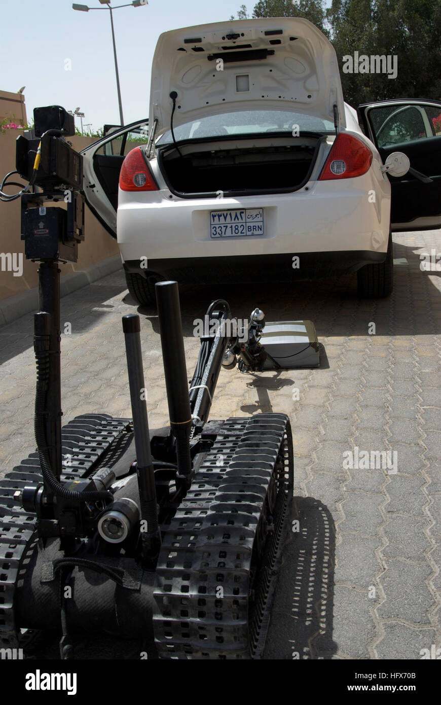 Talon Mark II robot operated by Explosive Ordnance Disposal Mobile Unit ...