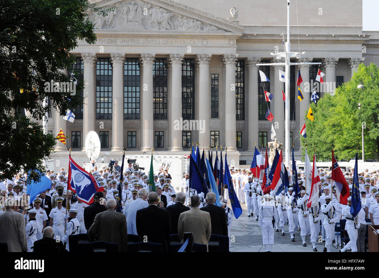 U s navy members parade colors hi-res stock photography and images - Alamy