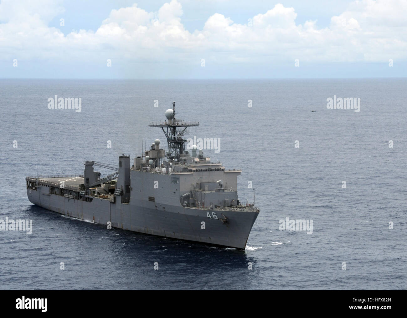 090421-N-0120A-017 SOUTH CHINA SEA (April 21, 2009) The dock landing ...