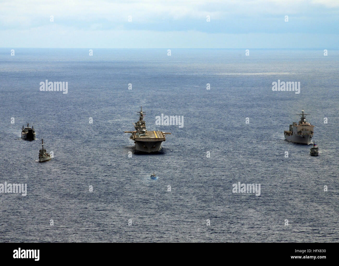 Forward-deployed amphibious assault ship USS Essex (LHD 2) sails in ...