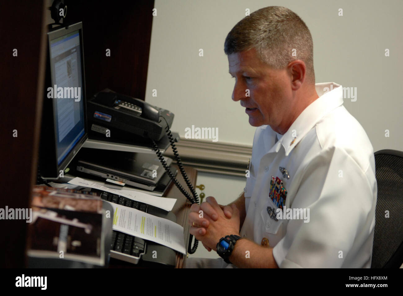 Us navy radio officer hi-res stock photography and images - Alamy