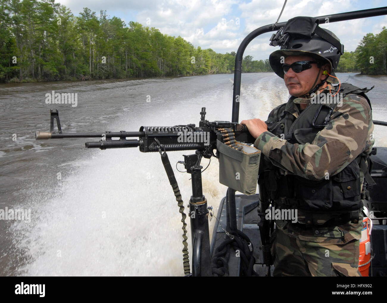 Machin gun hi-res stock photography and images - Alamy