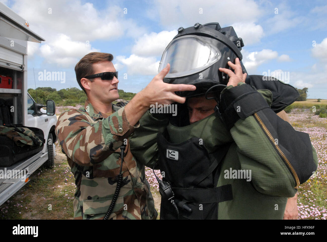Eod 9 bomb suit hi-res stock photography and images - Alamy