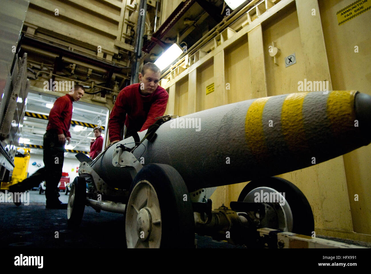 Blu 111 bomb hi-res stock photography and images - Alamy