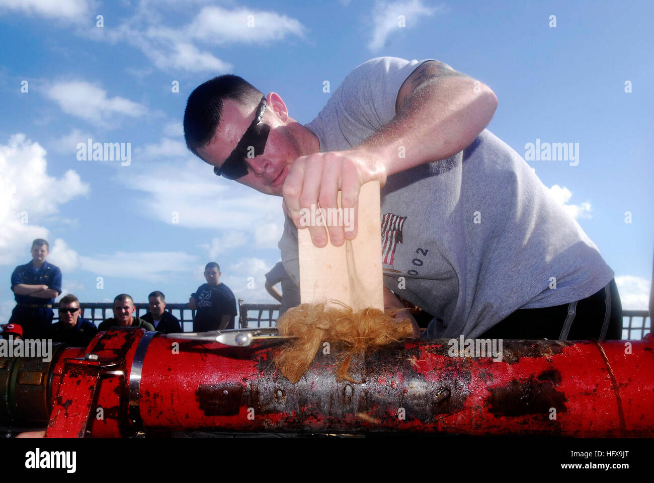 090521-N-1226D-113 PACIFIC OCEAN (May 21, 2009) Sonar Technician Chris ...