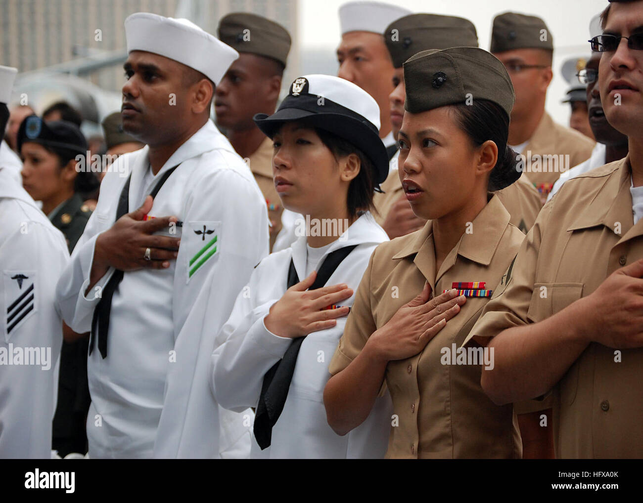 090528-N-3207B-064 SAN DIEGO, Calif. (May 28, 2009) Sailors, Marines ...