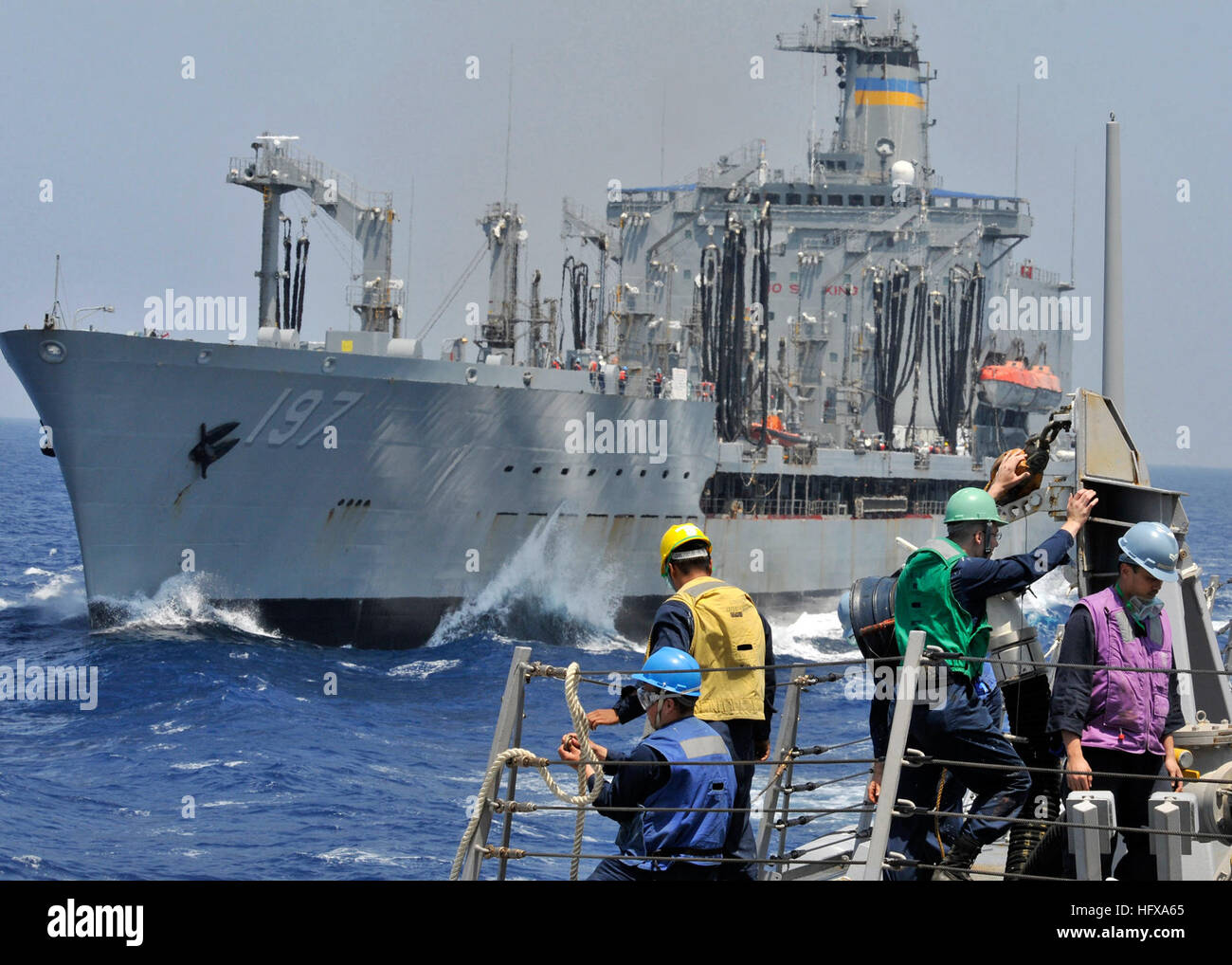 090602-N-2638R-004 PACIFIC OCEAN (June 2, 2009) Sailors aboard the ...