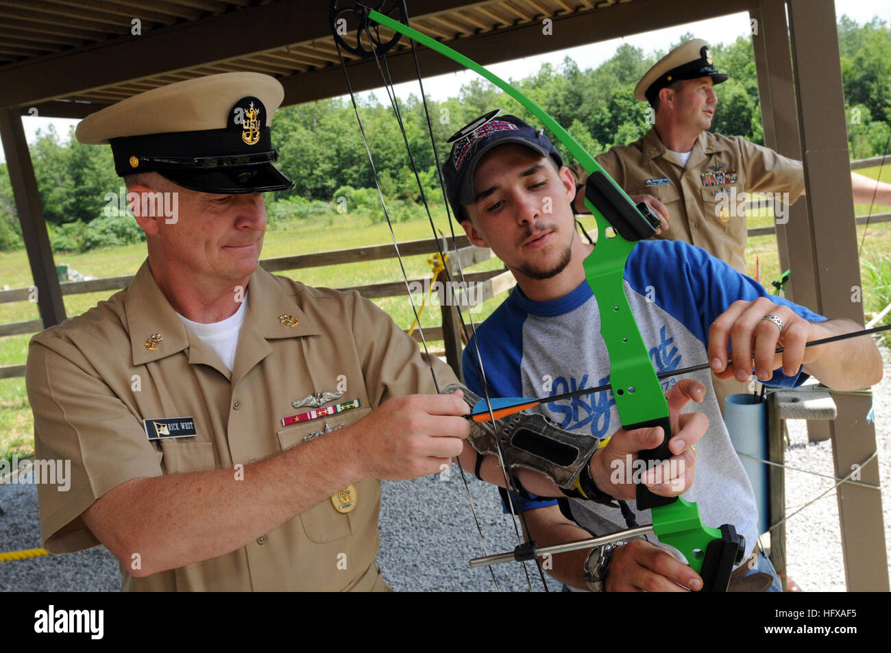090609-N-9818V-142 ALTAMONT, Tenn. (June 9, 2009) A staff member from ...