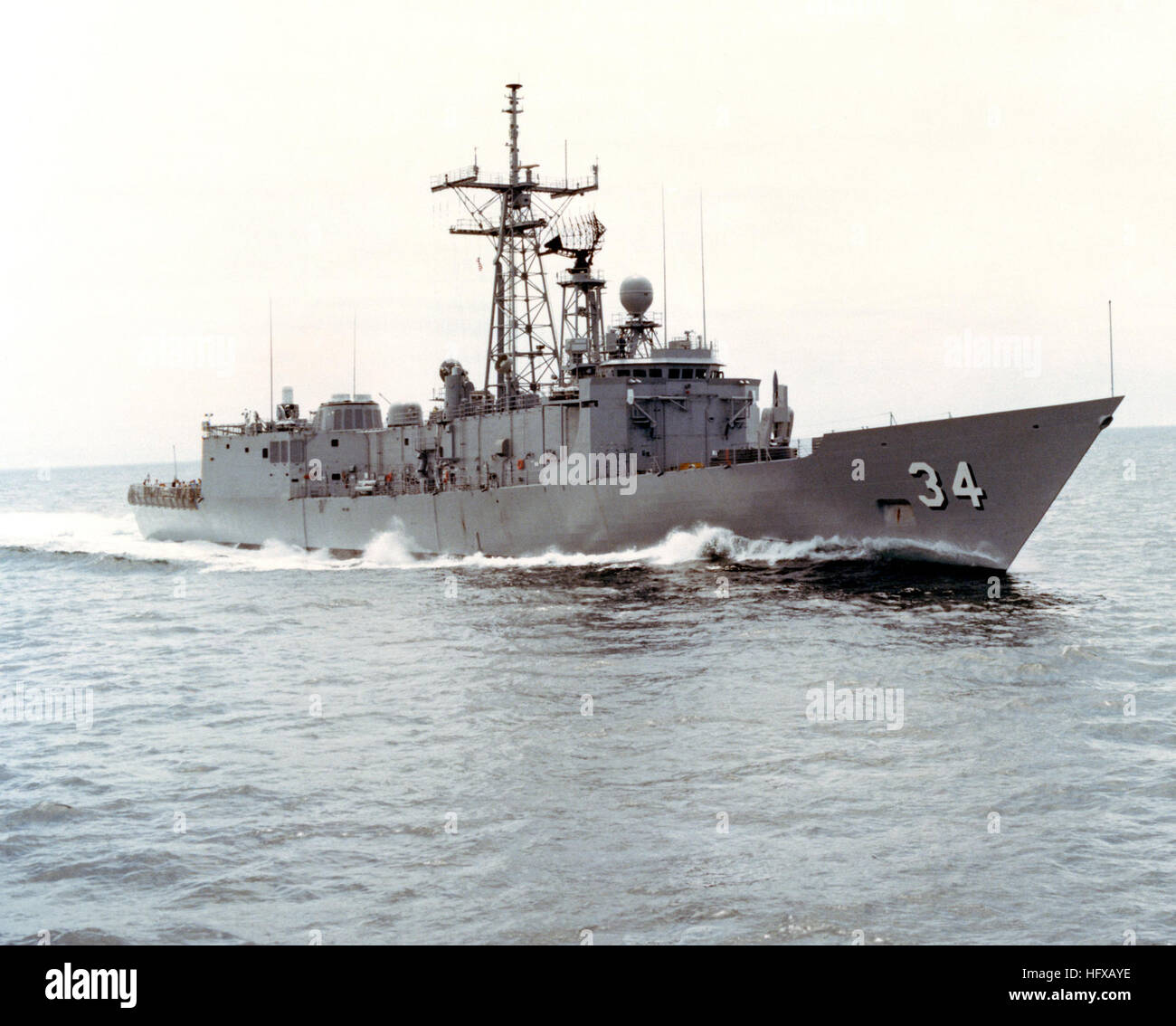 A starboard bow view of the guided missile frigate AUBREY FITCH (FFG-34 ...