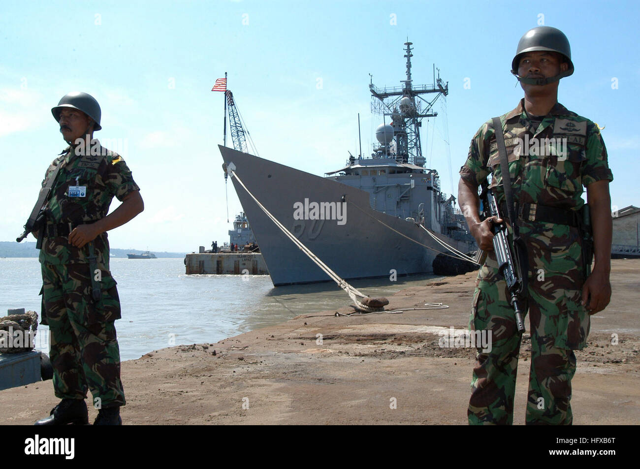 Indonesian Marines stand watch as USS Rodney M. Davis (FFG 60) docks in ...