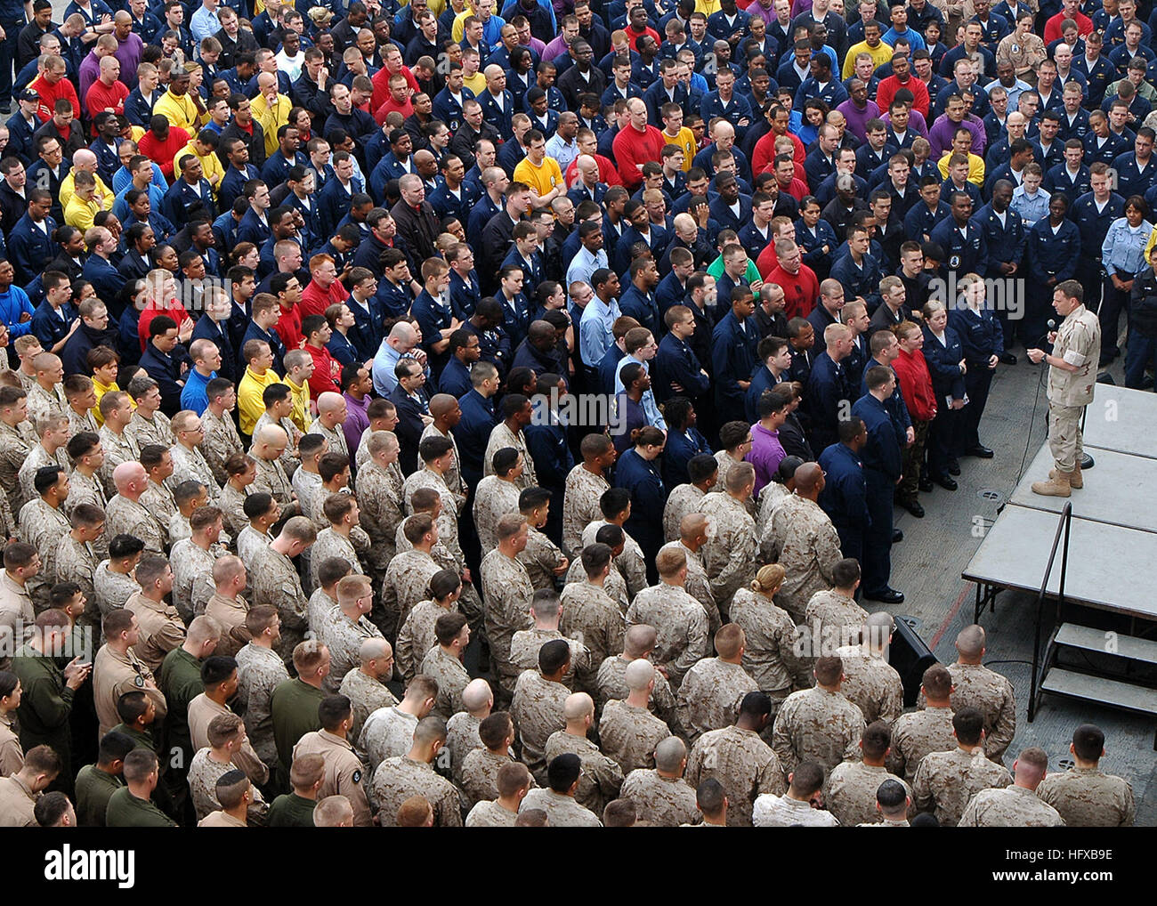 090218-N-5681S-009 PERSIAN GULF (Feb. 18, 2009) Vice Adm. Bill Gortney ...