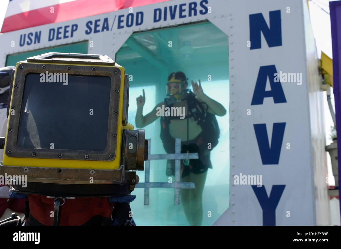 Mk 21 diving helmet hi-res stock photography and images - Alamy