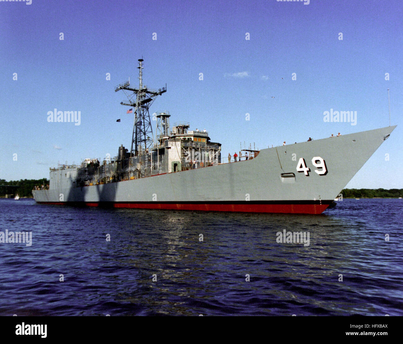 A starboard bow view of the guided missile frigate ROBERT G. BRADLEY ...