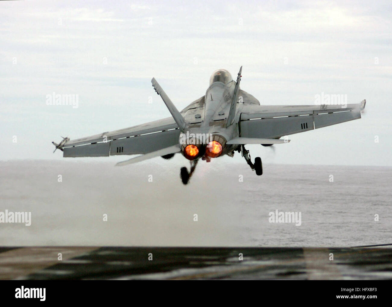 050801-N-3488C-051 Pacific Ocean (Aug. 1, 2005) - An F/A-18F Super ...