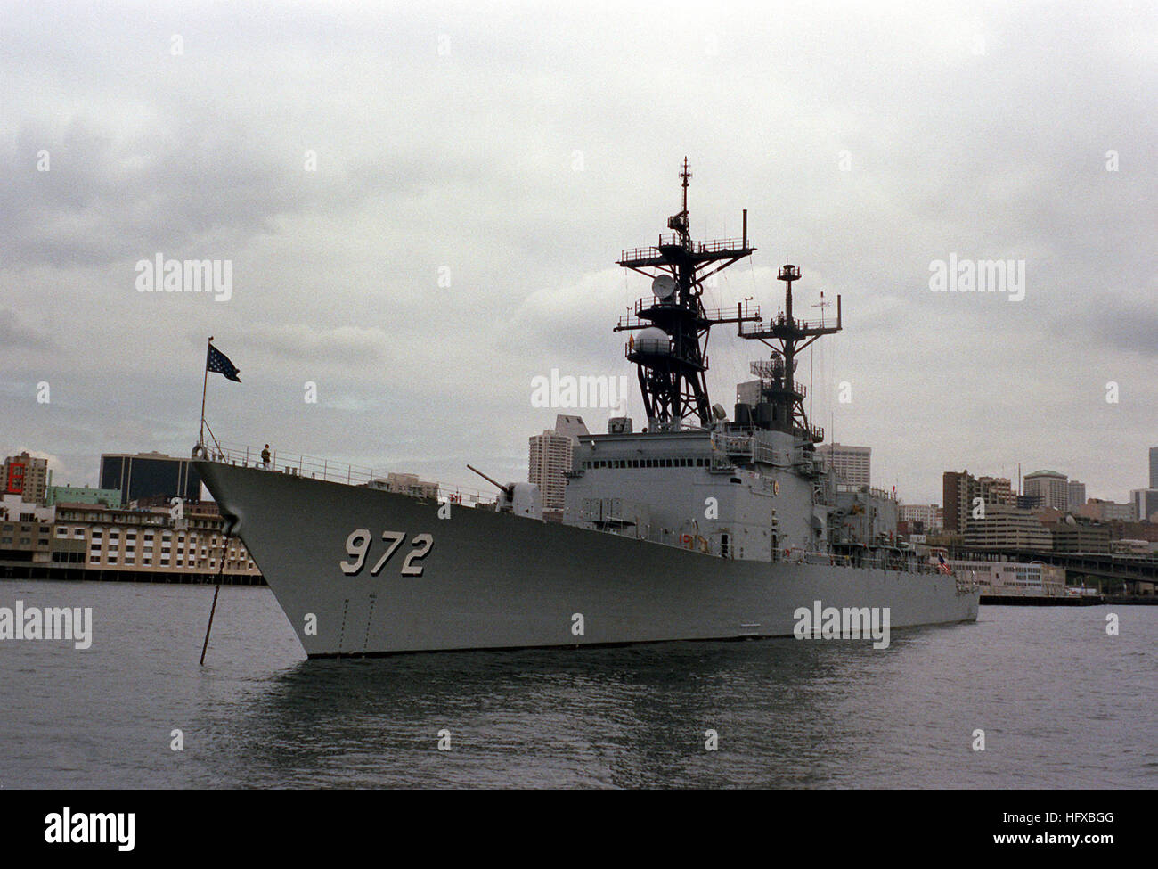 A port bow view of the Spruance class destroyer USS OLDENDORF (DD-972 ...