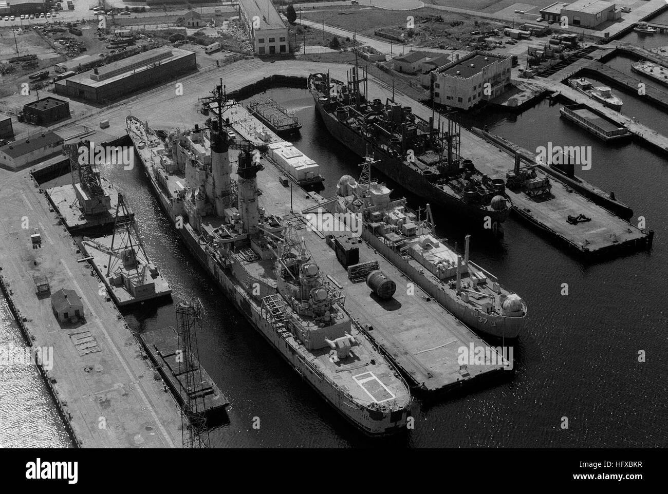 Uss albany guided missile cruiser hi-res stock photography and images ...