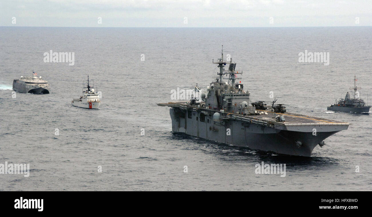 Formation ships exercises hi-res stock photography and images - Alamy
