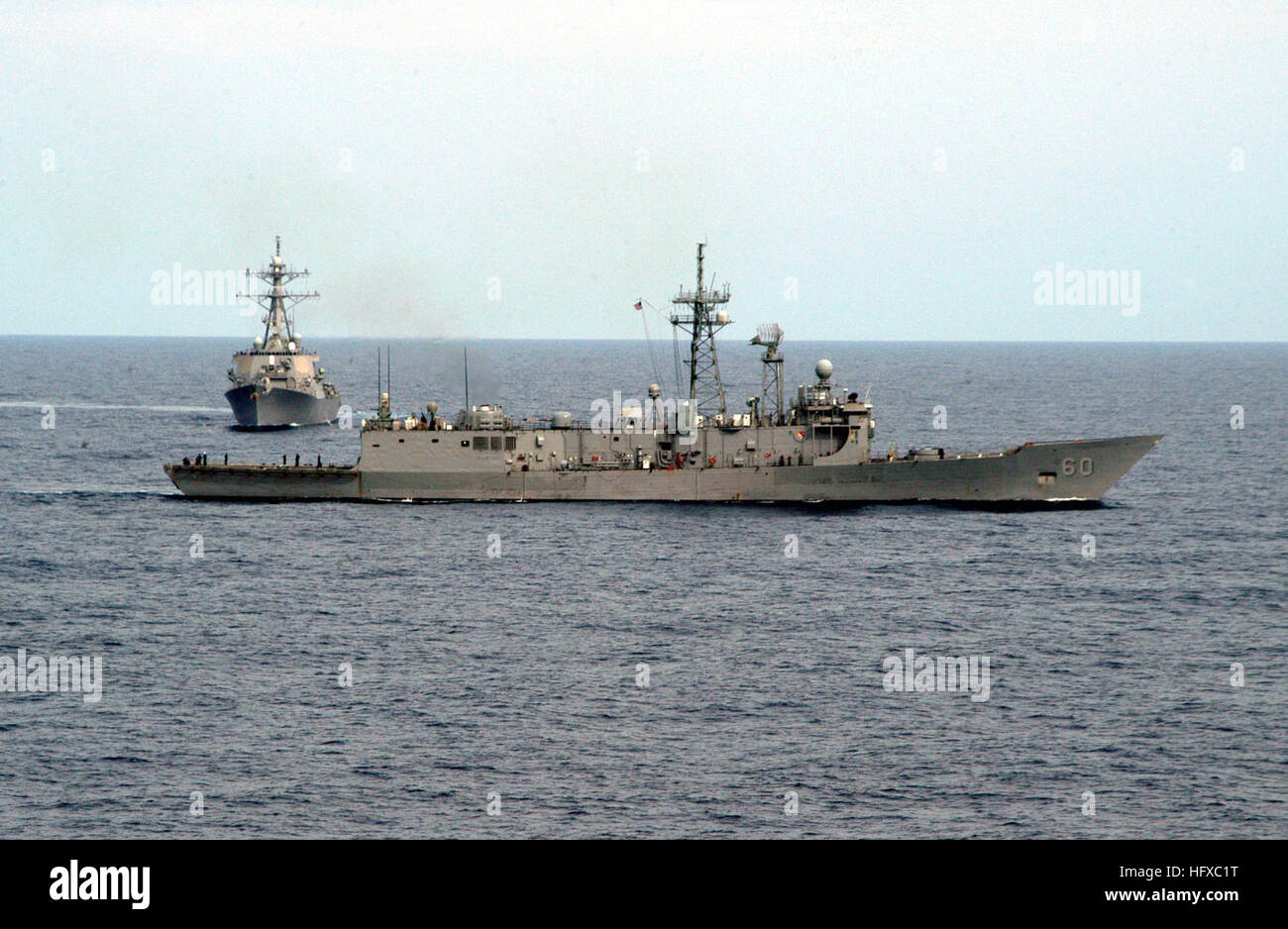 Uss rodney m davis ffg 60 hi-res stock photography and images - Alamy