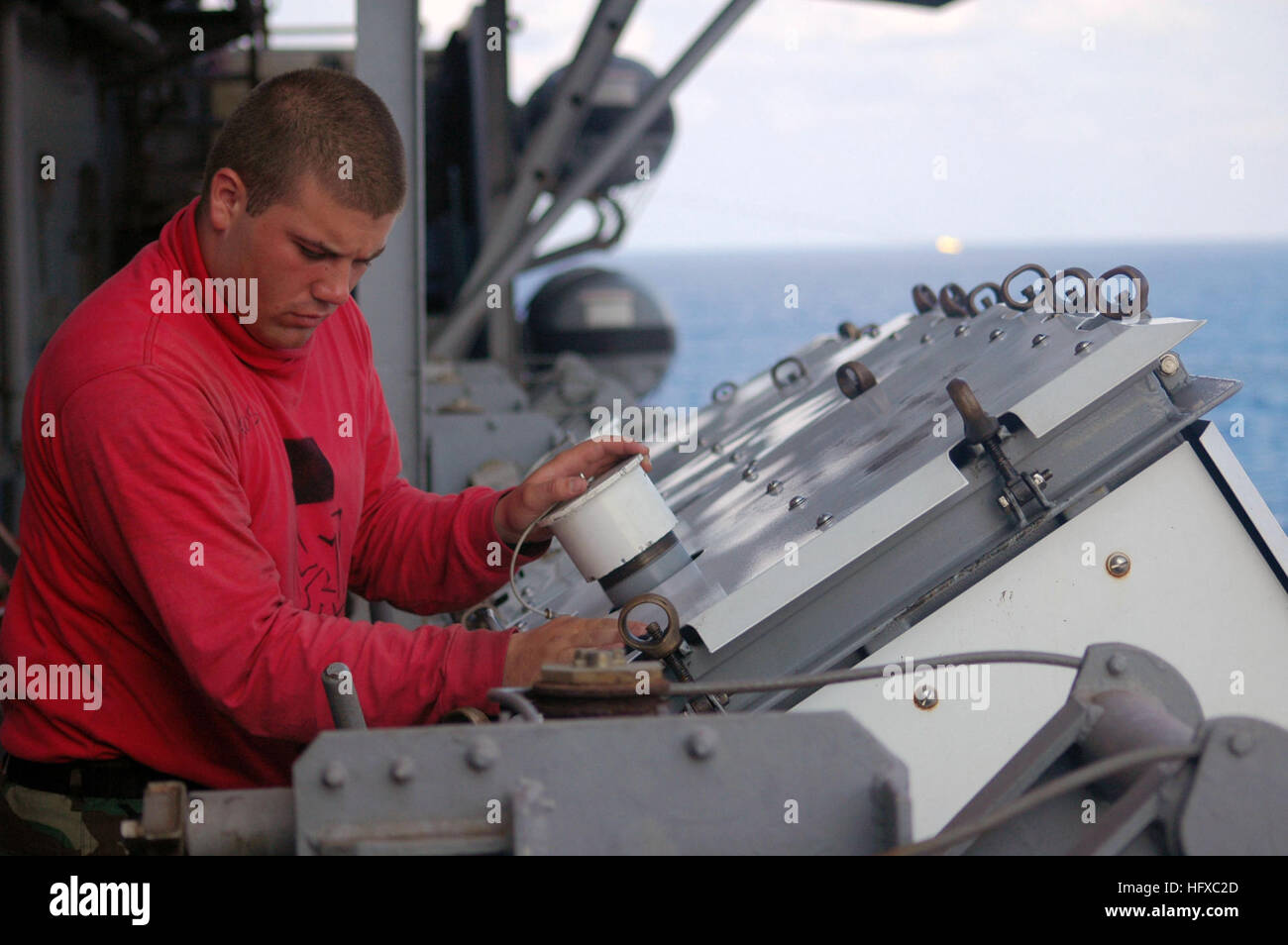 050815-N-6106R-017 Pacific Ocean (Aug. 14, 2005) - Aviation Ordnanceman ...