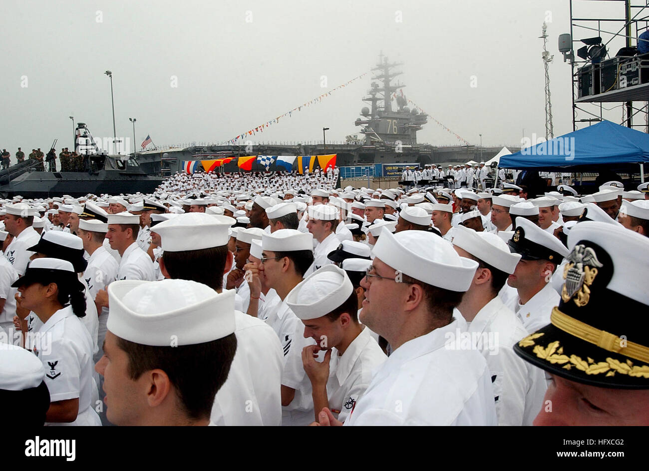 George walker bush naval hi-res stock photography and images - Alamy