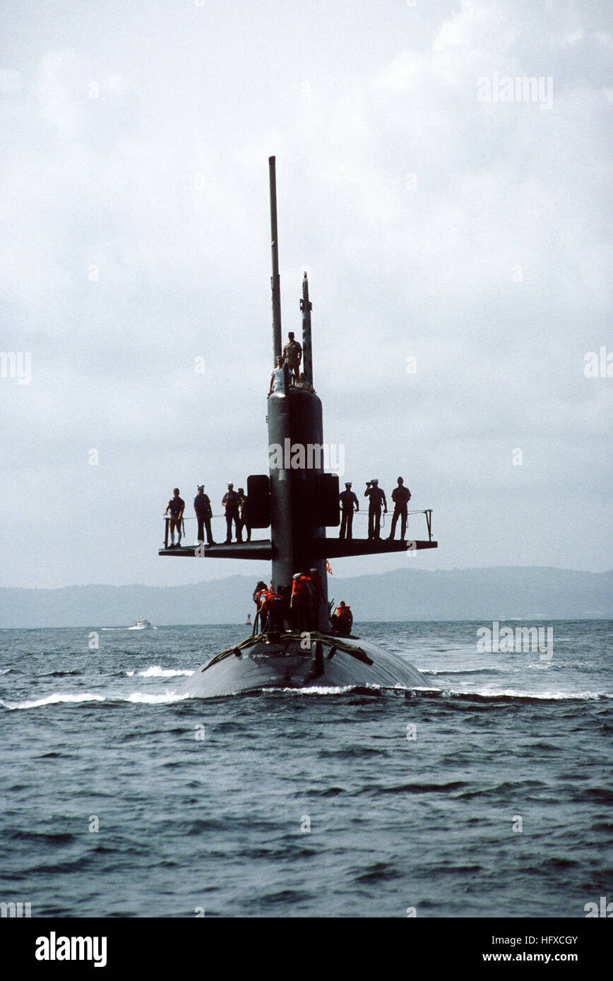 The nuclear-powered attack submarine USS SCAMP (SSN 588) arrives in ...