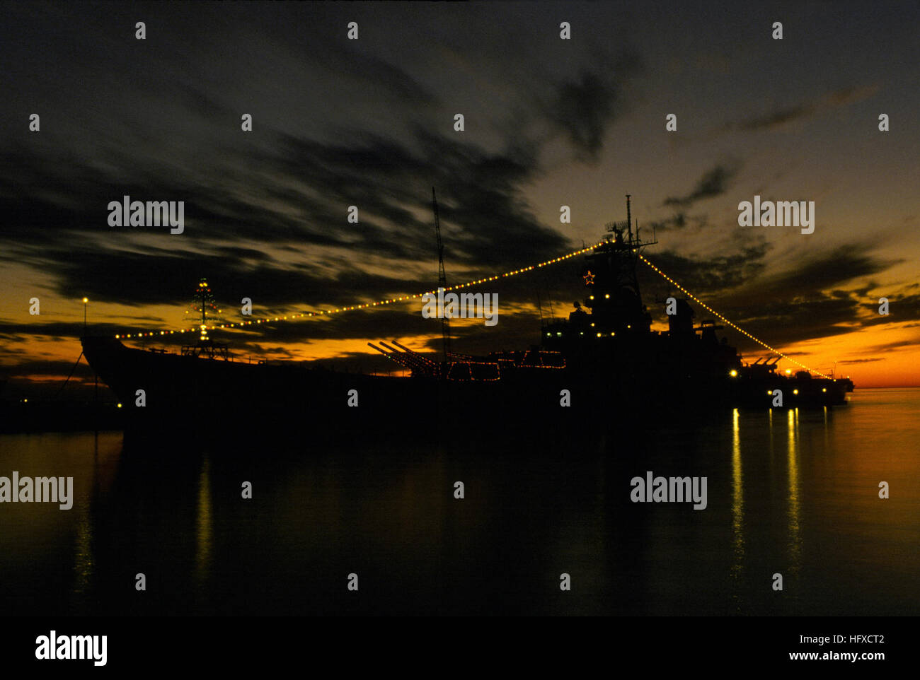 Bow view battleship uss iowa hi-res stock photography and images - Alamy
