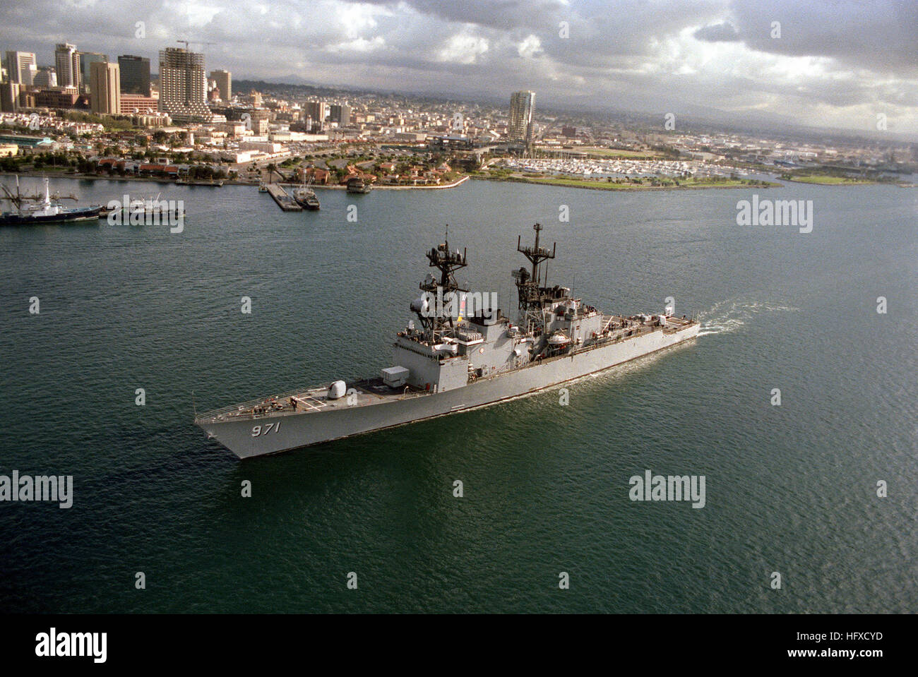 A port bow view of the destroyer USS DAVID R. RAY (DD-971) underway ...