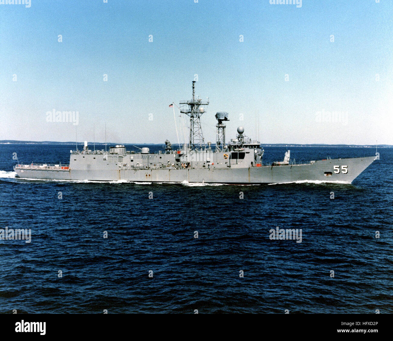 A starboard beam view of the guided missile frigate ELROD (FFG 55 ...
