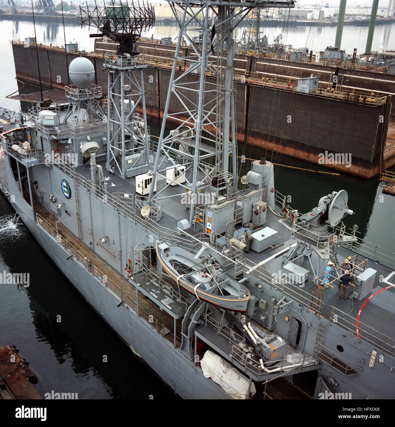A port amidships view of the guided missile frigate USS RENTZ (FFG 46 ...