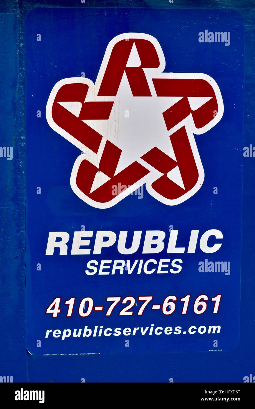 A Republic Services recycling bin Stock Photo - Alamy