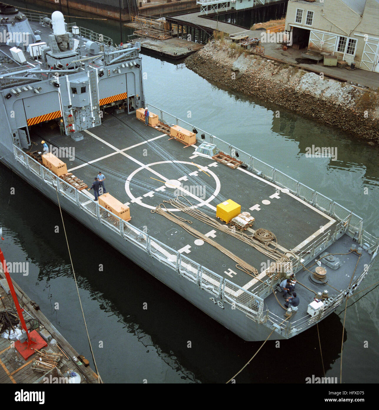 A port quarter view of the stern of the guided missile frigate USS ...