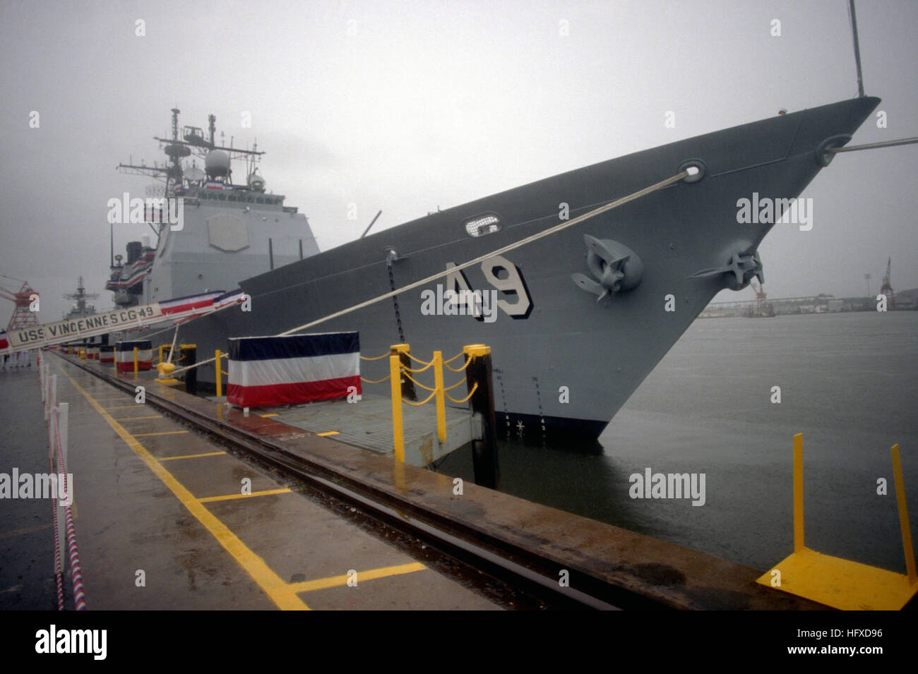 A starboard bow view of the Aegis guided missile cruiser USS VINCENNES ...