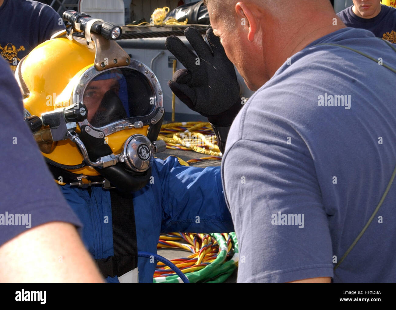 Uss grapple hi-res stock photography and images - Alamy
