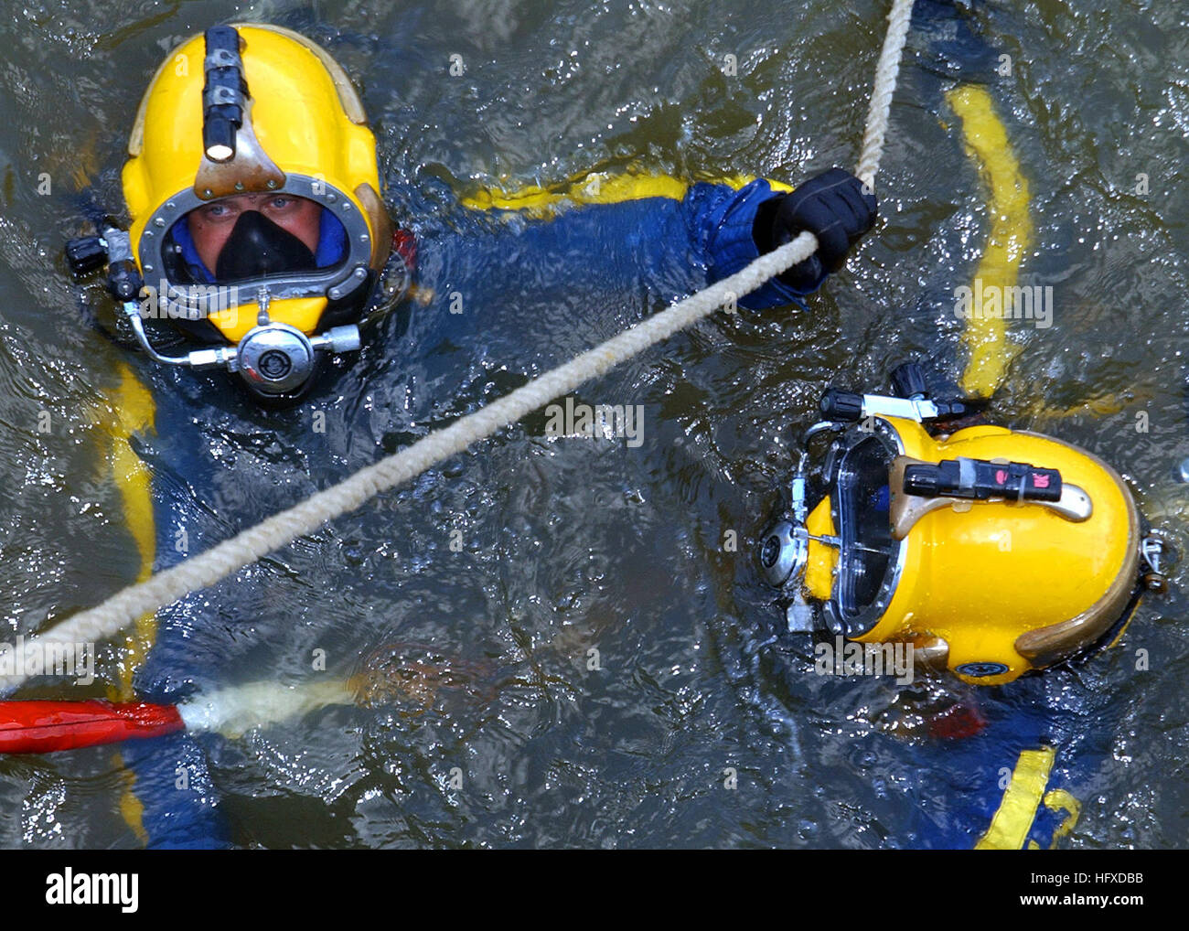 Uss grapple hi-res stock photography and images - Alamy