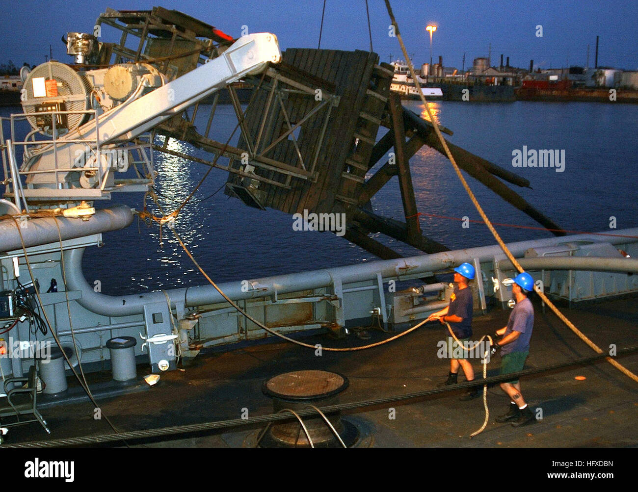 Uss grapple hi-res stock photography and images - Alamy