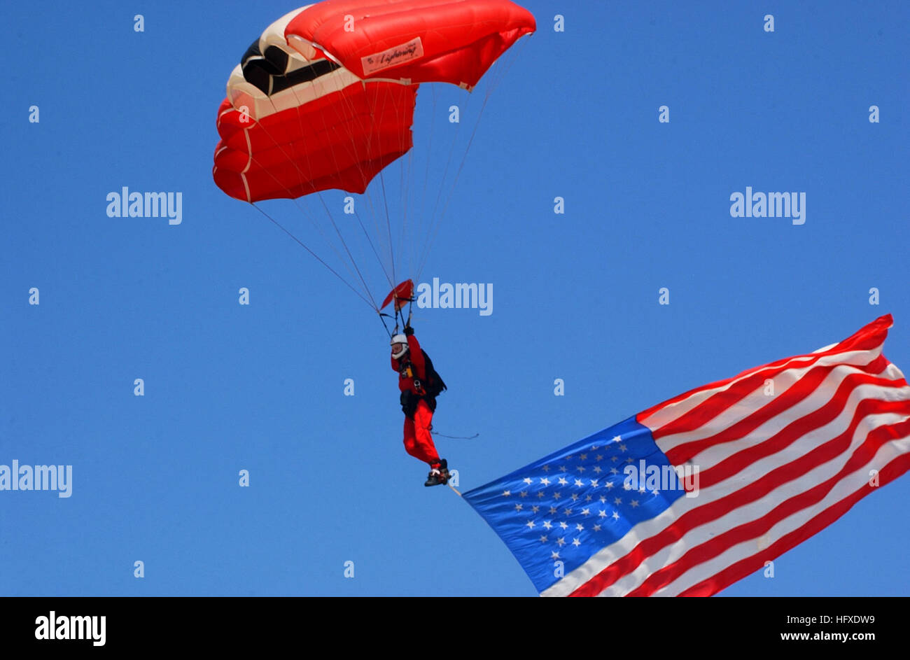 Parachute demostraiton team hi-res stock photography and images - Alamy