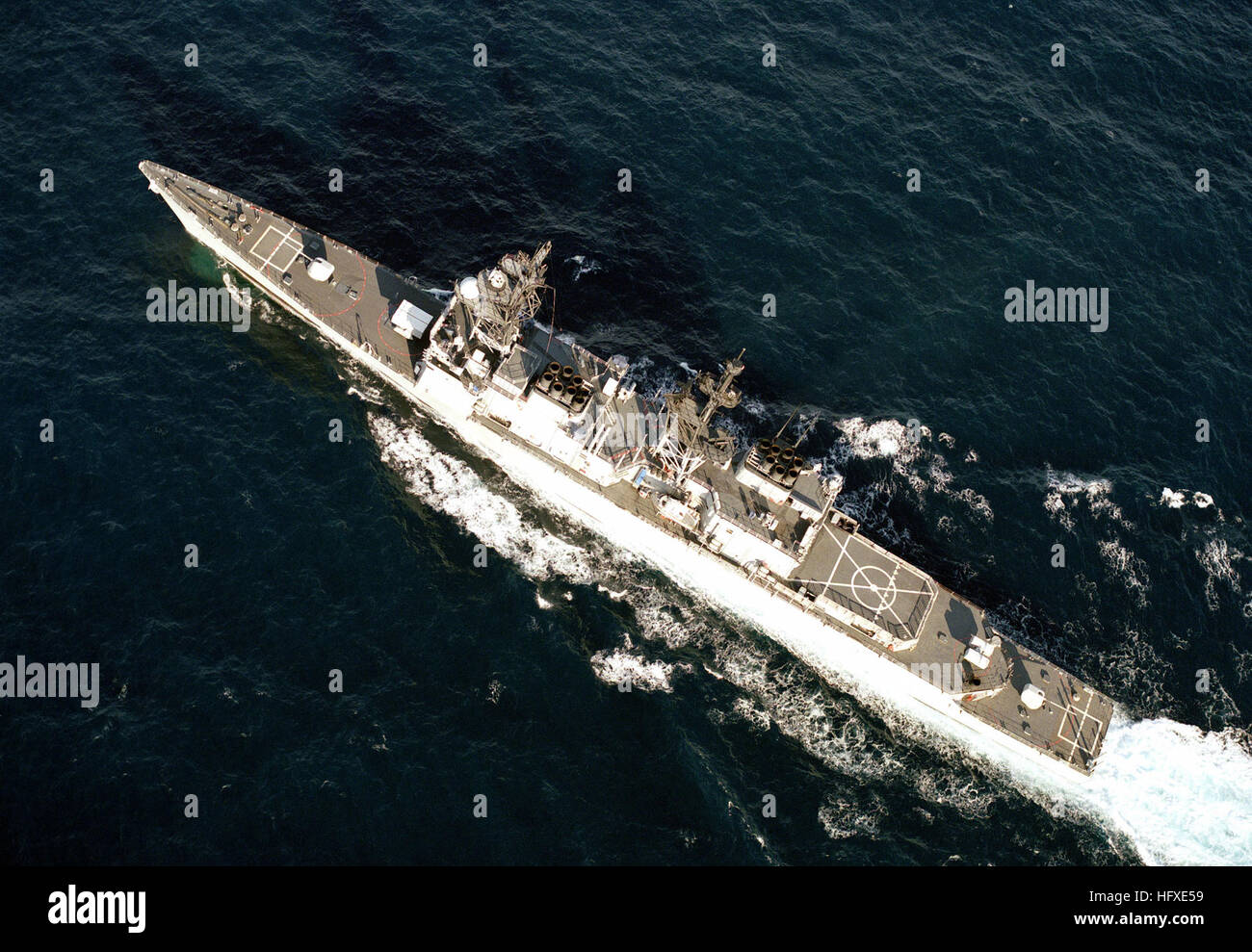 Uss paul foster hi-res stock photography and images - Alamy