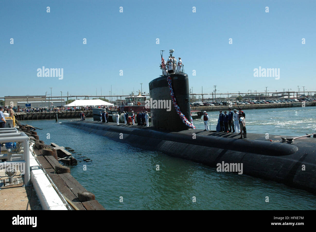 050927-N-3312P-001 Norfolk, Va. (Sept. 27, 2005) - The Los Angeles ...