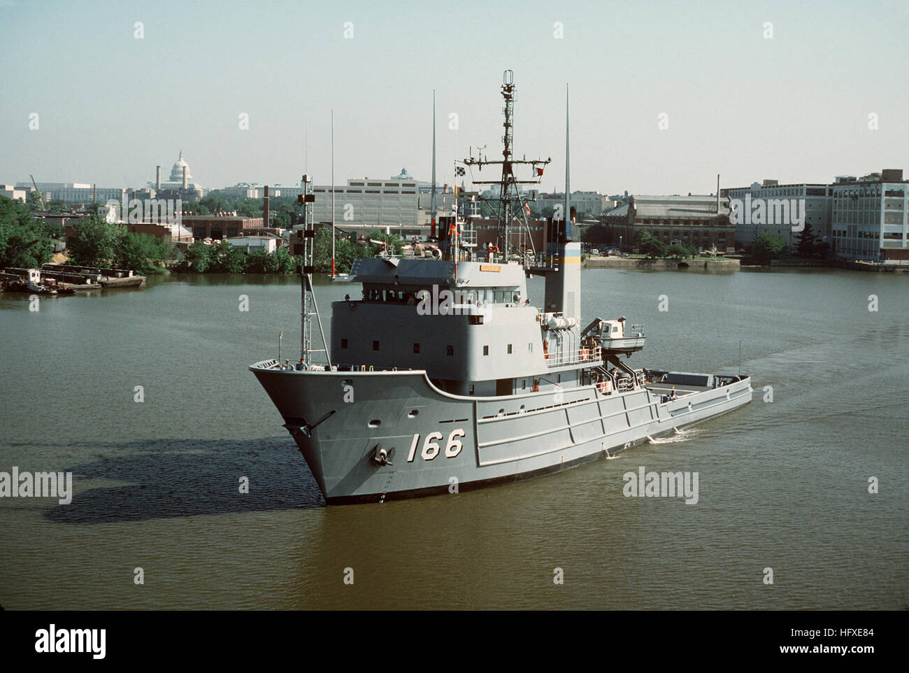 The fleet tug USNS Powhatan (T-ATF 166) is underway on the Anacostia ...