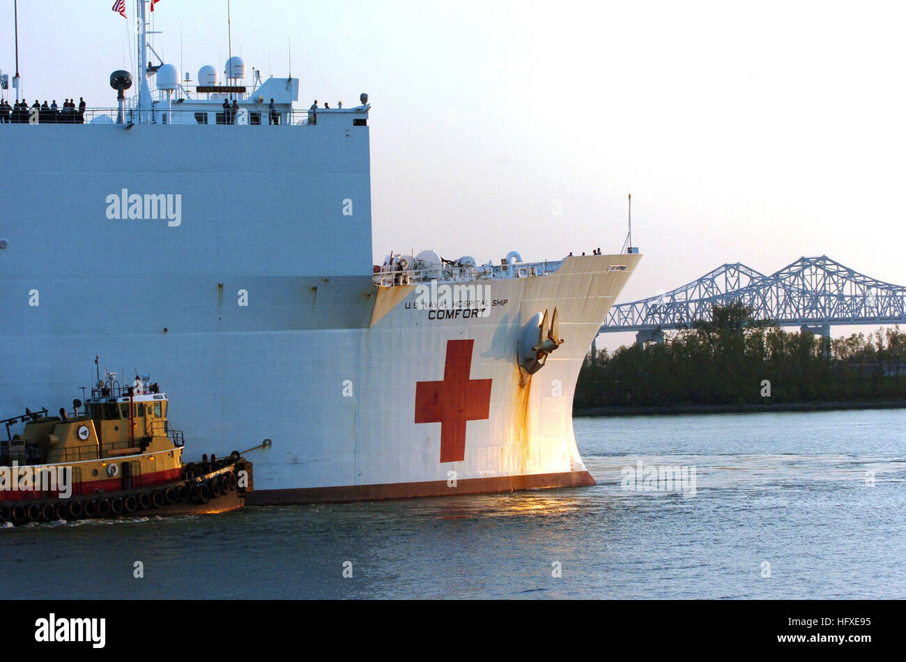 The Military Sealift Command hospital ship USNS Comfort (T-AH 20) docks ...