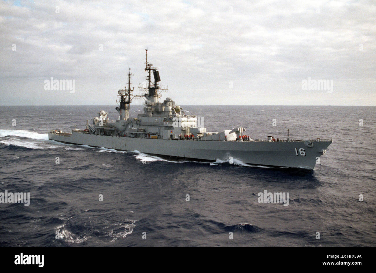 A starboard bow view of the guided missile cruiser USS LEAHY (CG 16 ...