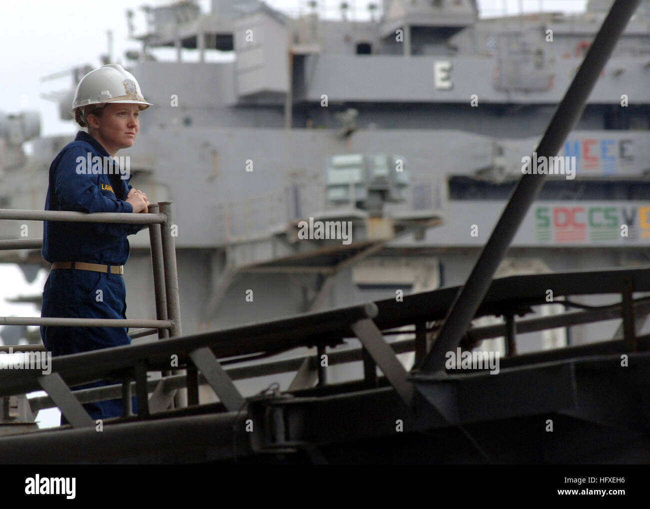 Looming ship hi-res stock photography and images - Alamy